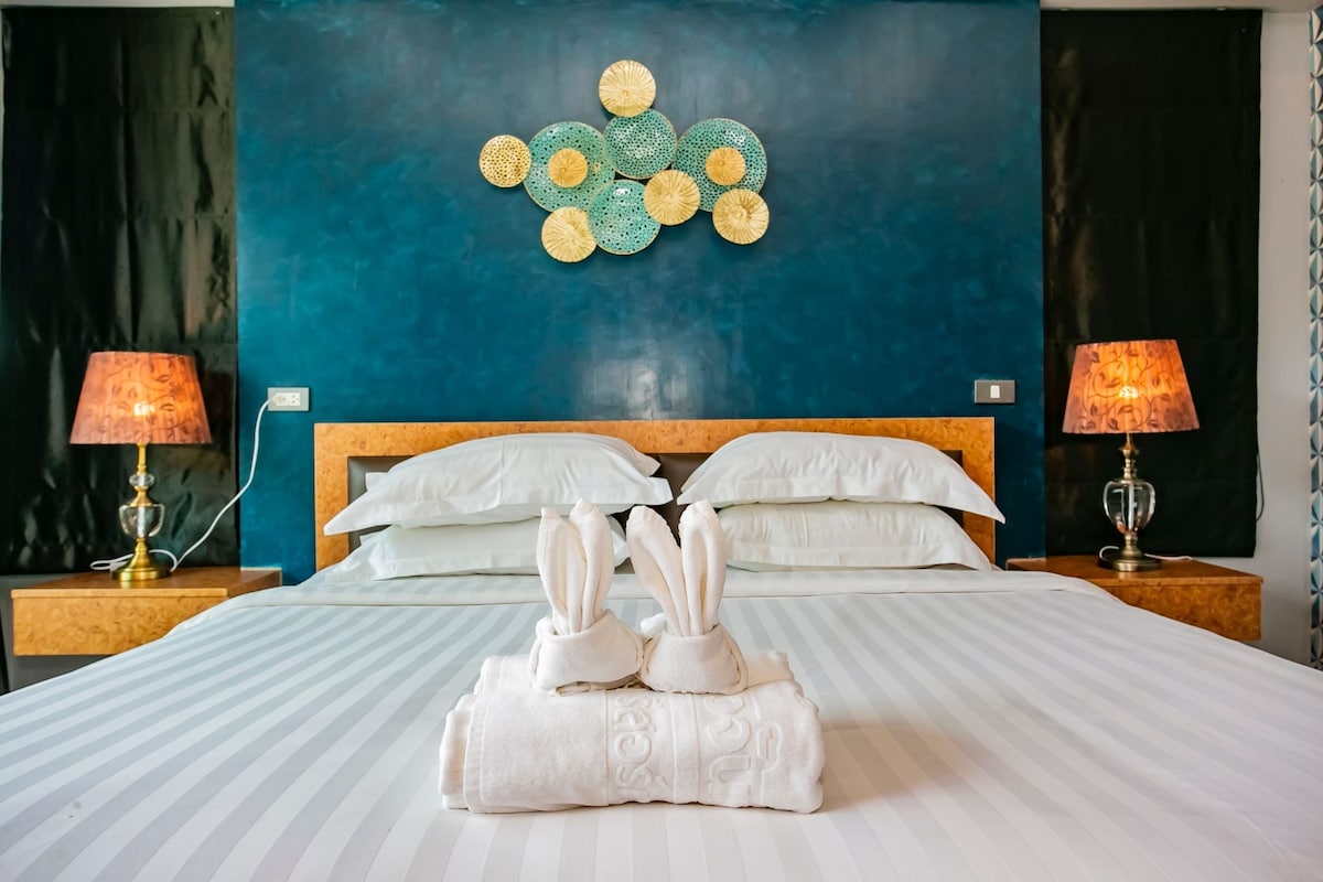 Quarto luxo, 1 cama de casal | Wi-Fi de cortesia, roupa de cama