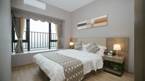 Duplex sênior, vista para a cidade | Roupas de cama premium, edredons de pluma
