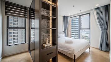 Apartamento Deluxe, 3 quartos, varanda, Vista para a cidade | 2 quartos, roupa de alta qualidade, edredões de penas