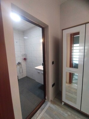 Apartamento Económico em Condomínio Fechado | Casa de banho