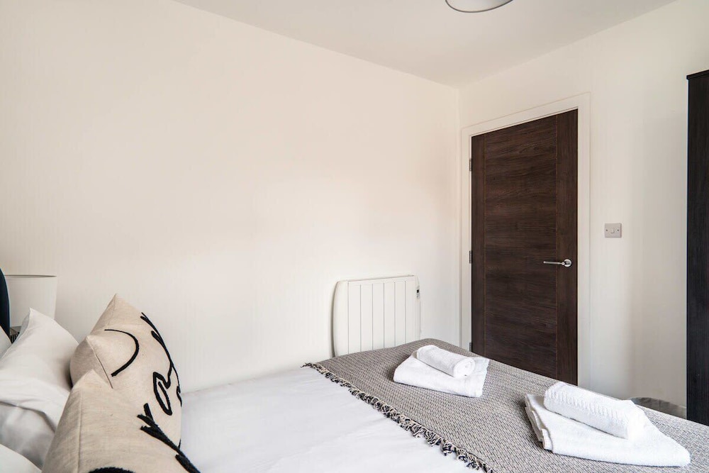 Stay Zeni, Alexandra Rise Manchester Roomy 1 Bed - Altrincham