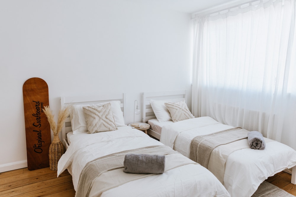 Feel Your Feet In The Sand! Boho Surf Home One Minute Walk To Fistral Beach. - Holywell