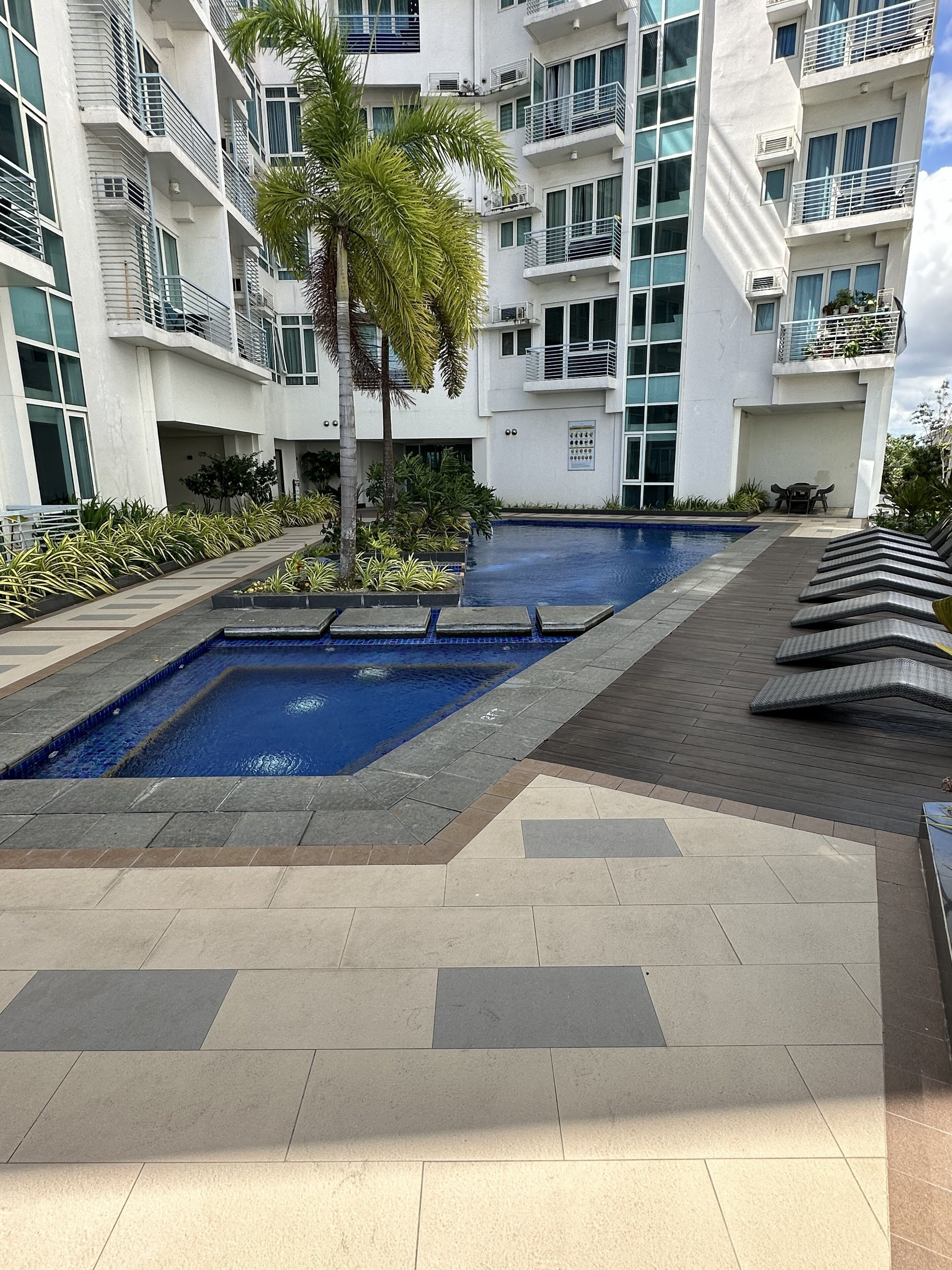 2 piscinas exteriores 