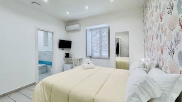 Quarto | Escrivaninha, Wi-Fi de cortesia, roupa de cama