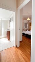Apartamento Familiar | 1 quarto, ferro/tábua de engomar, Wi-fi grátis, roupa de cama fornecida