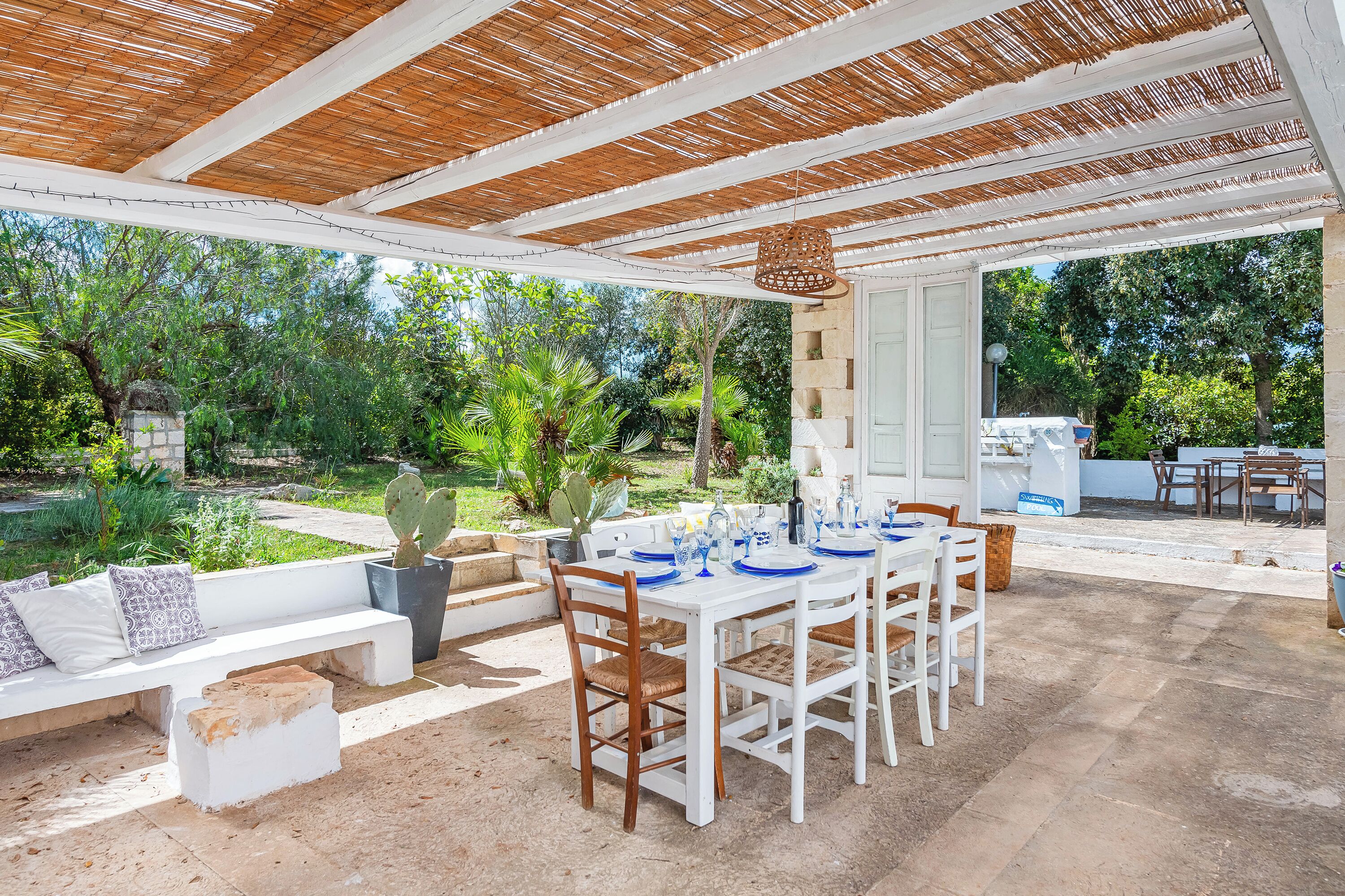 Villa Familiar, 4 quartos, 2 casas de banho (Trullo Nicolò With Pool Martina) | Refeições ao ar livre