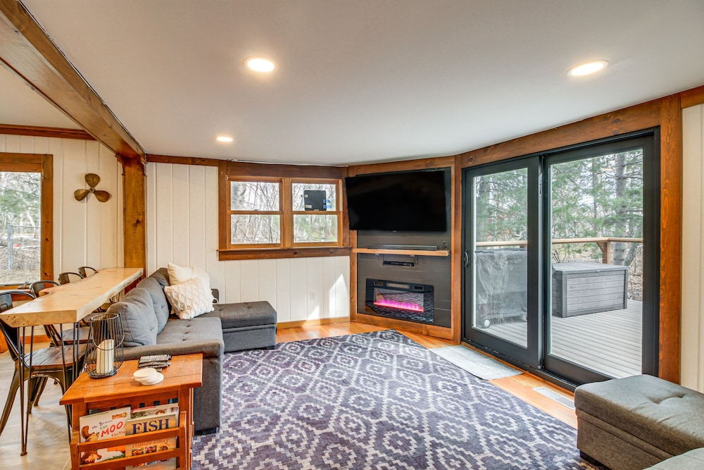 Waterfront Duluth Cabin W/ Deck & River View! - Fish Lake Reservoir, MN
