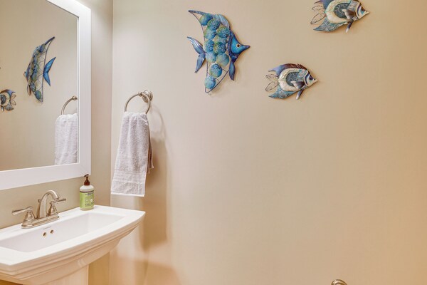 Coastal Beaufort Abode - Pool Access, Near Beaches - Beaufort, NC