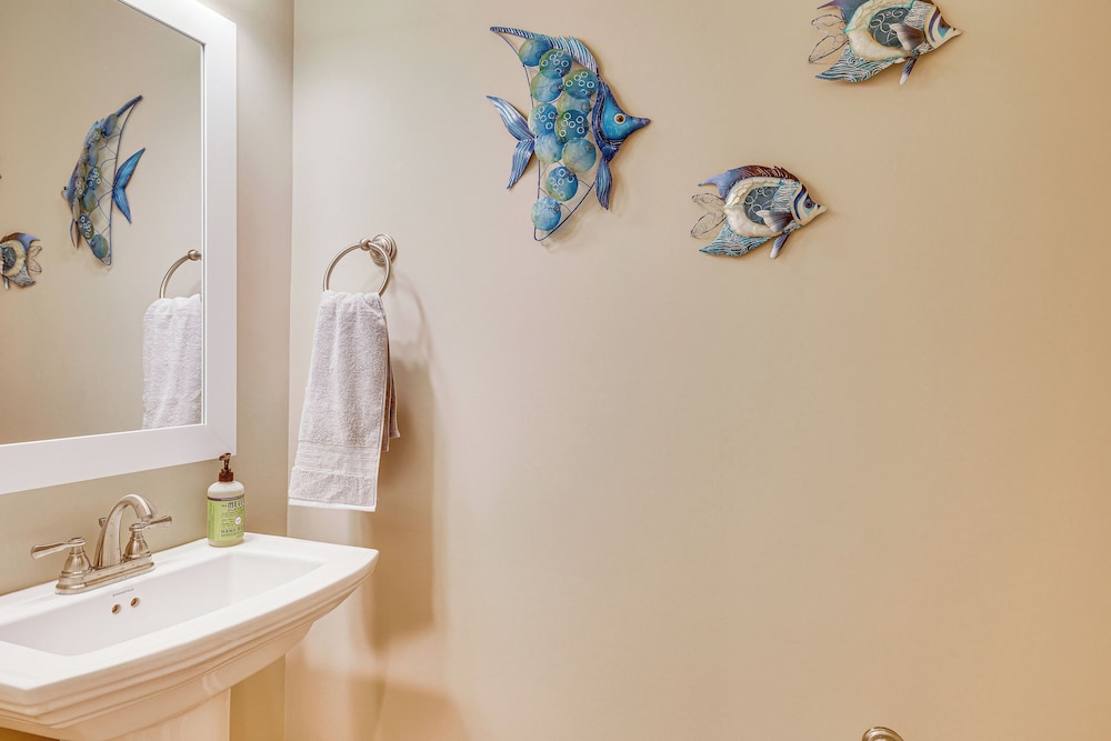 Coastal Beaufort Abode - Pool Access, Near Beaches - Beaufort, NC