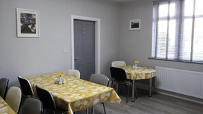 Café da manhã feito na hora grátis todos os dias