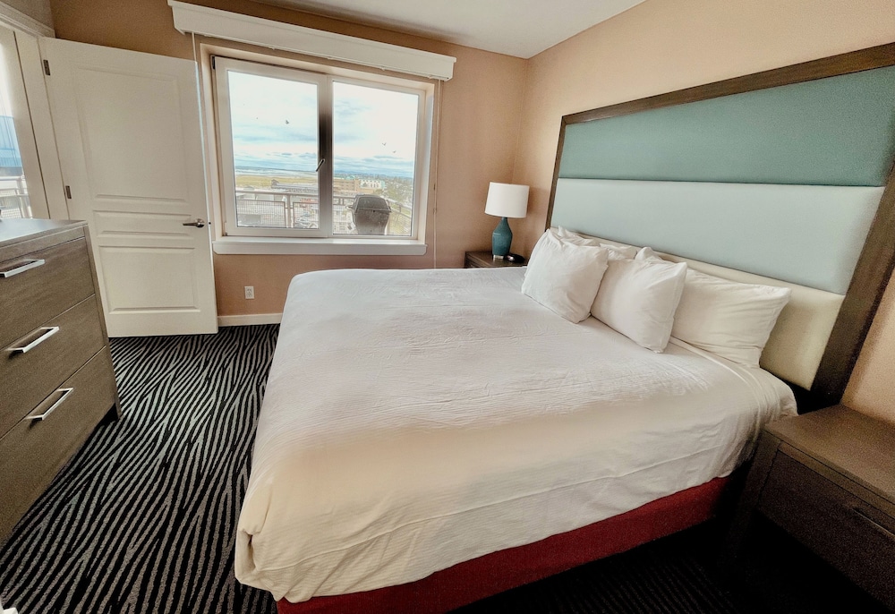 Seaside Getaway: Your Beachfront Resort Retreat On The Promenade. - Cannon Beach, OR