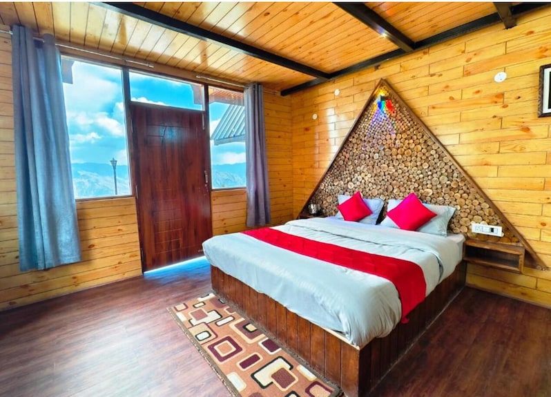 Family Room With Mountain View - Himachal Pradesh