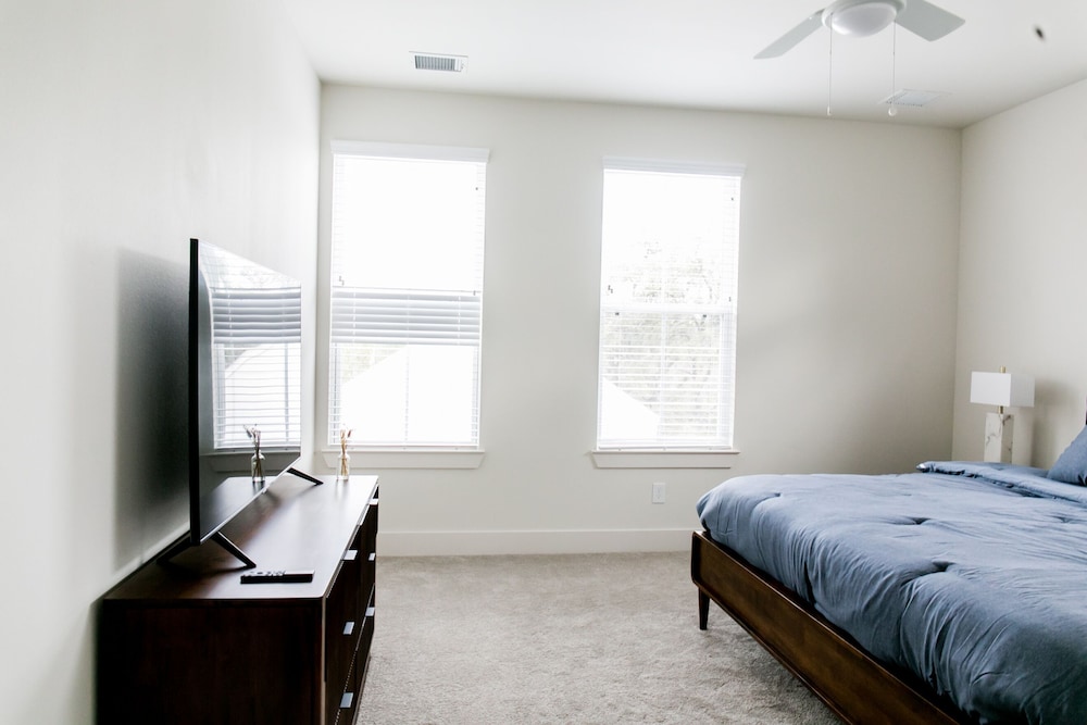 Mid-century Modern Home Is 10 Minutes From Downtown Houston - ハンブル, TX
