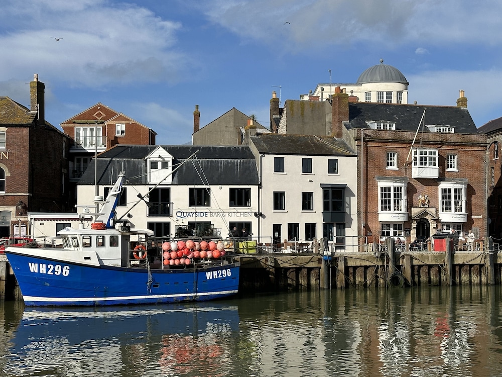 Quayside Quarters Harbourside Apartment - Weymouth