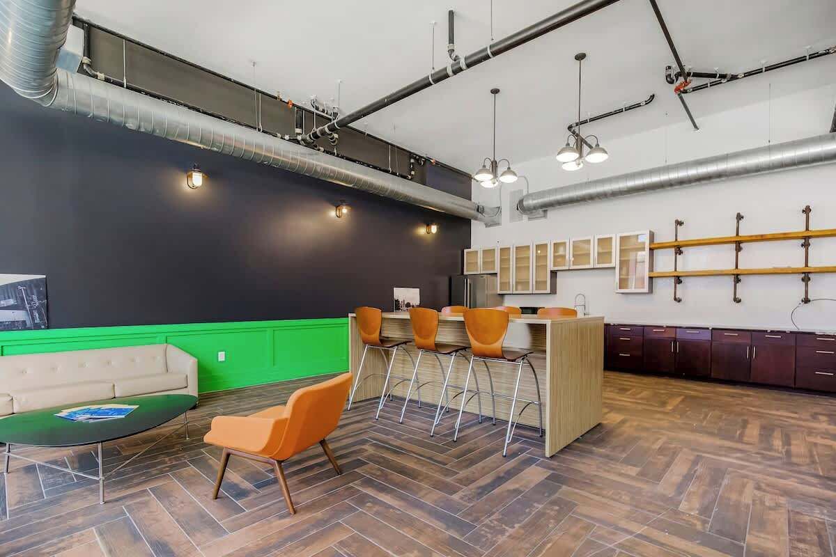 Comfy 1br Parking, Rooftop Near Arrowhd & Tmobile - リバティー, MO