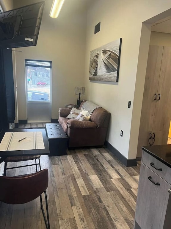 Lakefront Vacation Home With Kitchen And Balcony - Winona, MN