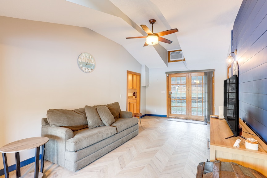 Lakefront Salem Retreat - Fish, Swim, Kayak & More - Salem, NH