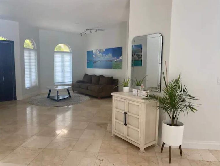 House By The Lake: 3br/2.5ba, Gated With A Pool! - Nasáu