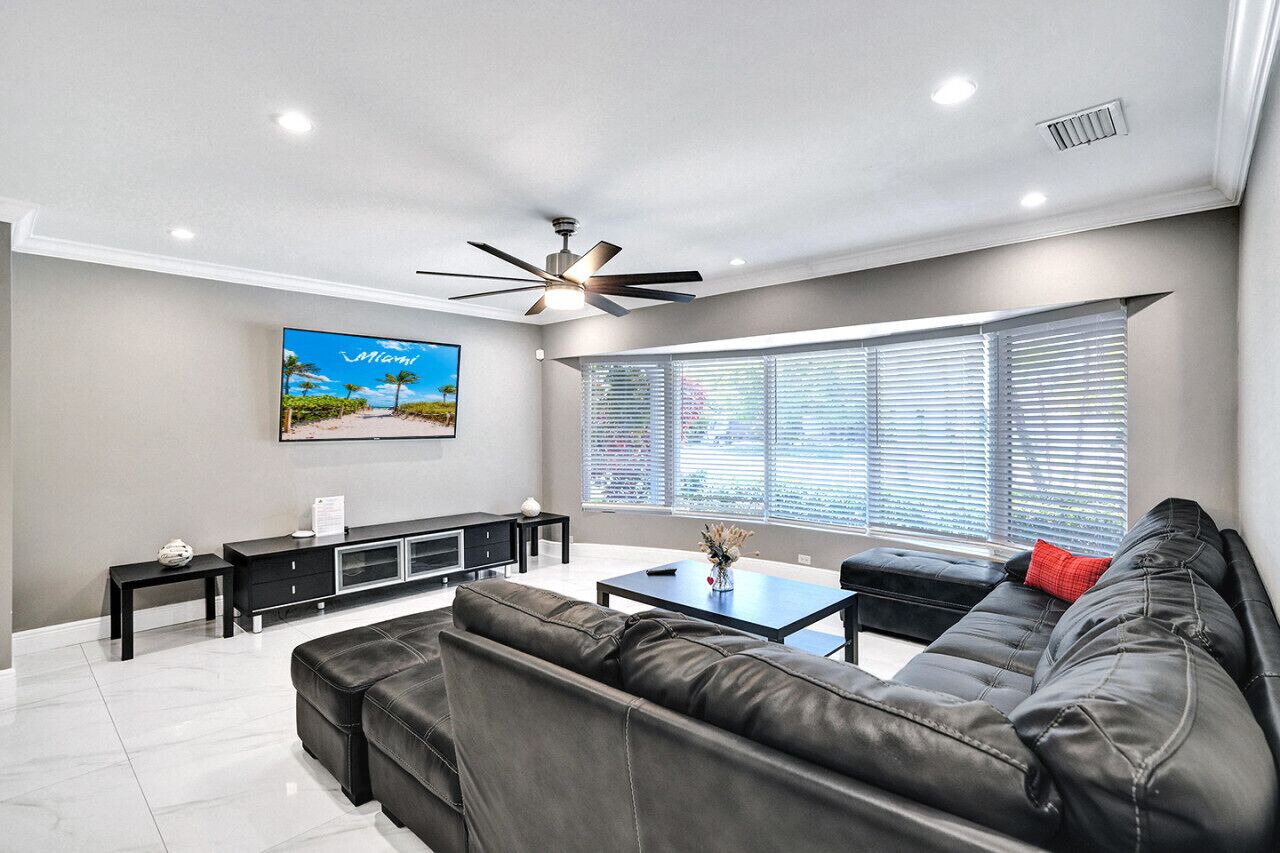 Spectacular 5br/5ba Villa In Hollywood Lakes - North Miami Beach, FL