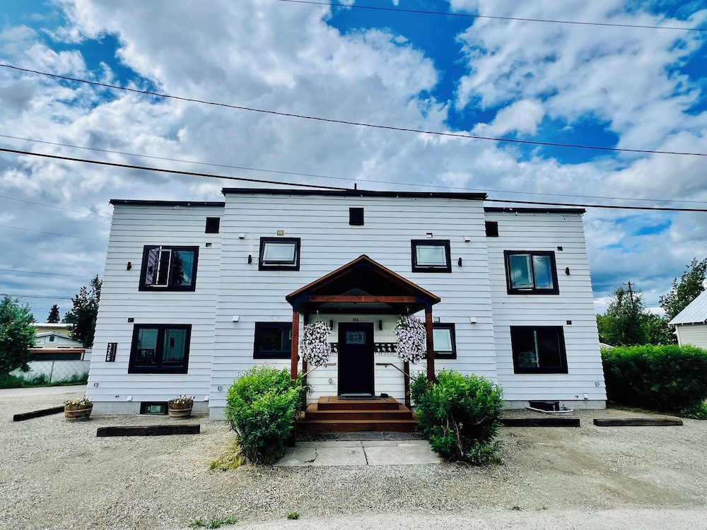 Dollhouse Downtown - Alaska