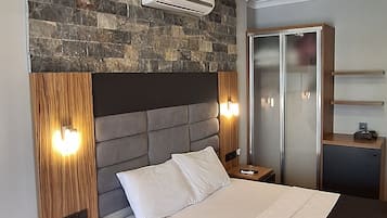 Quarto Deluxe, 1 cama de casal, não fumadores, vista para o mar | 1 quarto, roupa de alta qualidade, cortinas/cortinados opacos
