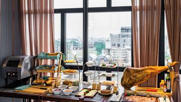 Pequeno-almoço tipo buffet diário incluído