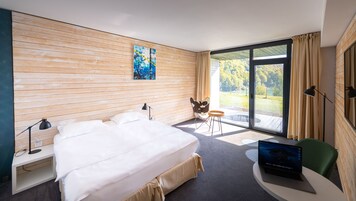 Quarto Duplo Básico | Cortinas/cortinados opacos, Wi-fi grátis 