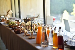 Pequeno-almoço tipo buffet diário incluído 