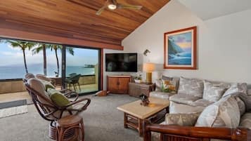 Condo, 2 quartos | Área de estar