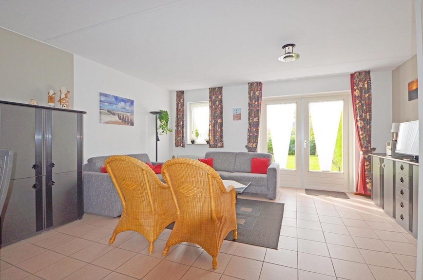Fort Soleil 30, Recently Refurbished Inside And Out, Offers Approx. 103m Of Living Comfort In A Semi-detached Bungalow With Enclosed, South-facing Garden In A Quiet Area. - Vlissingen