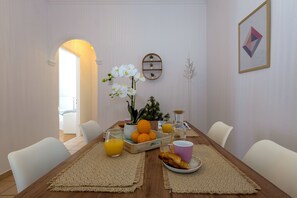 Apartamento básico | Área de estar | TV 32 polegadas com canais digitais