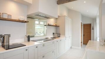 Casa de Campo | Cozinha privada | Um frigorífico, uma máquina de lavar louça, uma chaleira elétrica