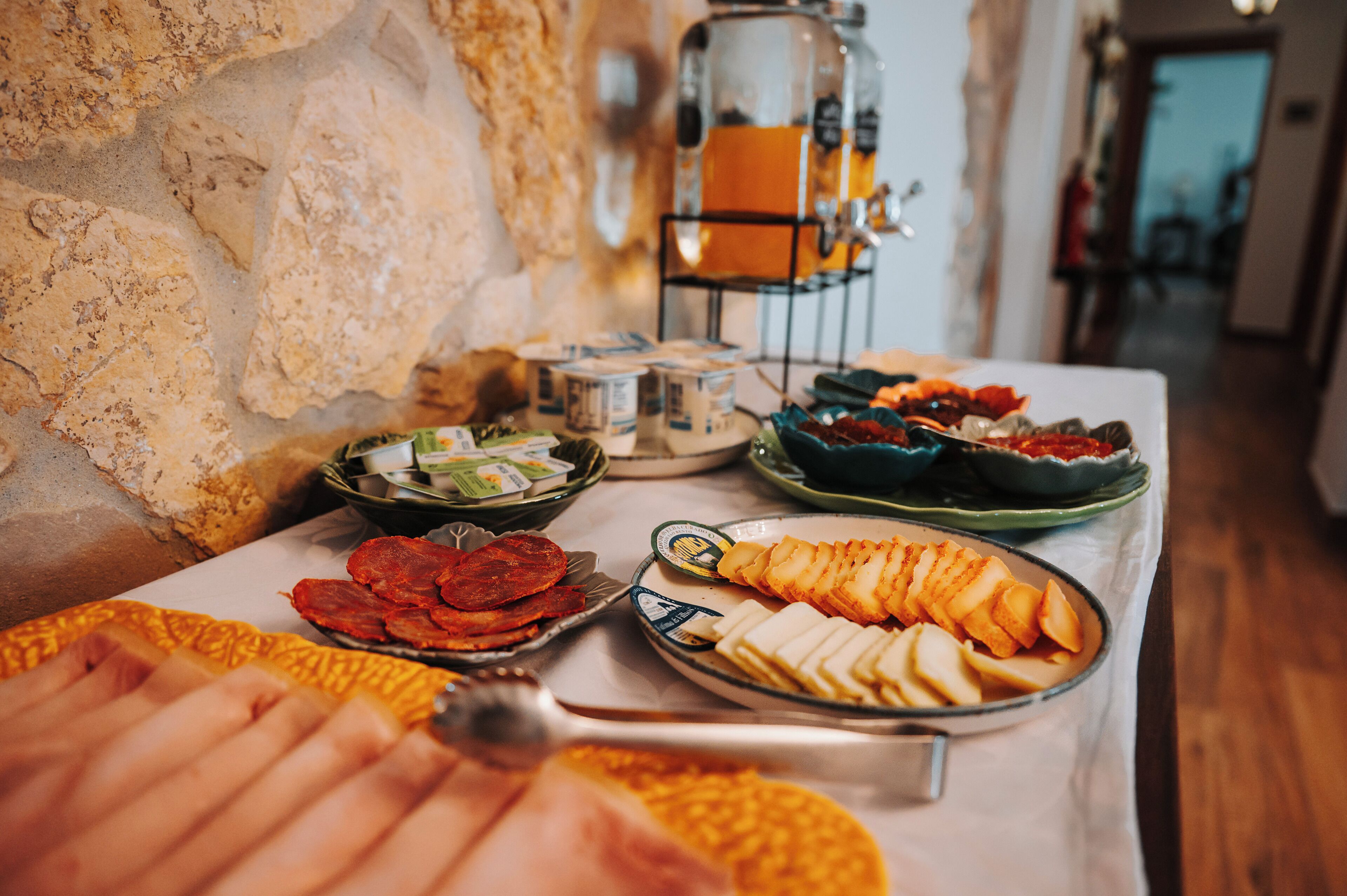 Café da manhã com buffet grátis todos os dias