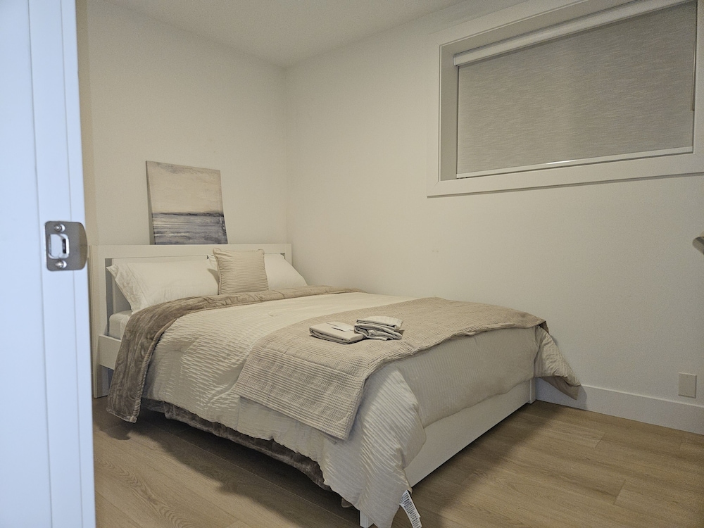 Cozy New Basement Suite Located In Beautiful Silver Valley, Maple Ridge - Pitt Meadows