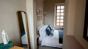 1 quarto, com decoração personalizada, com mobília individualizada