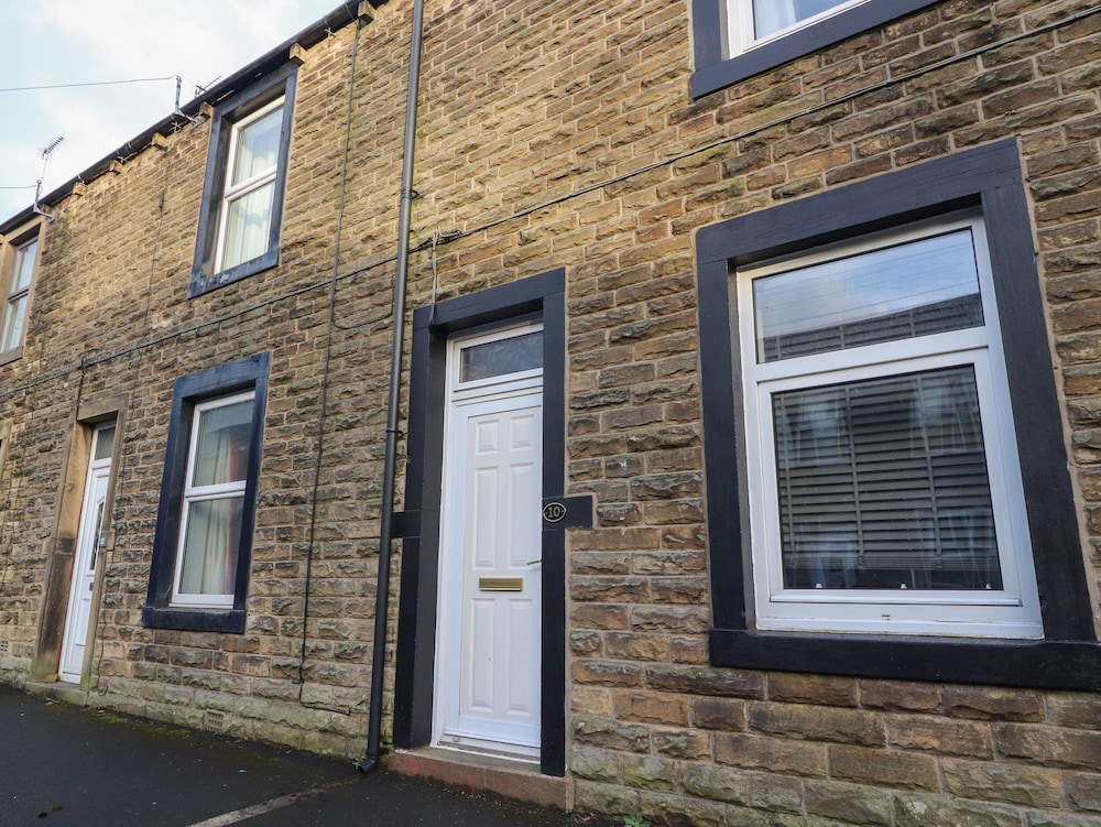 10 Haw Grove - West Yorkshire