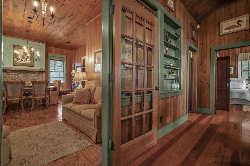 Stunning Lake Moultrie Estate On Deep Water - Lake Moultrie, SC