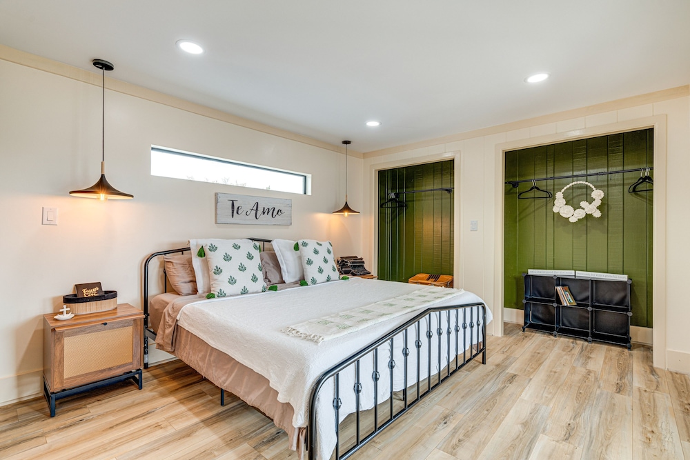 Lago Vista Home w/ Putting Green & Pool! - Waterford On Lake Travis | Vrbo
