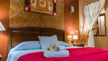 1 quarto, com mobília individualizada, secretária, Wi-fi grátis
