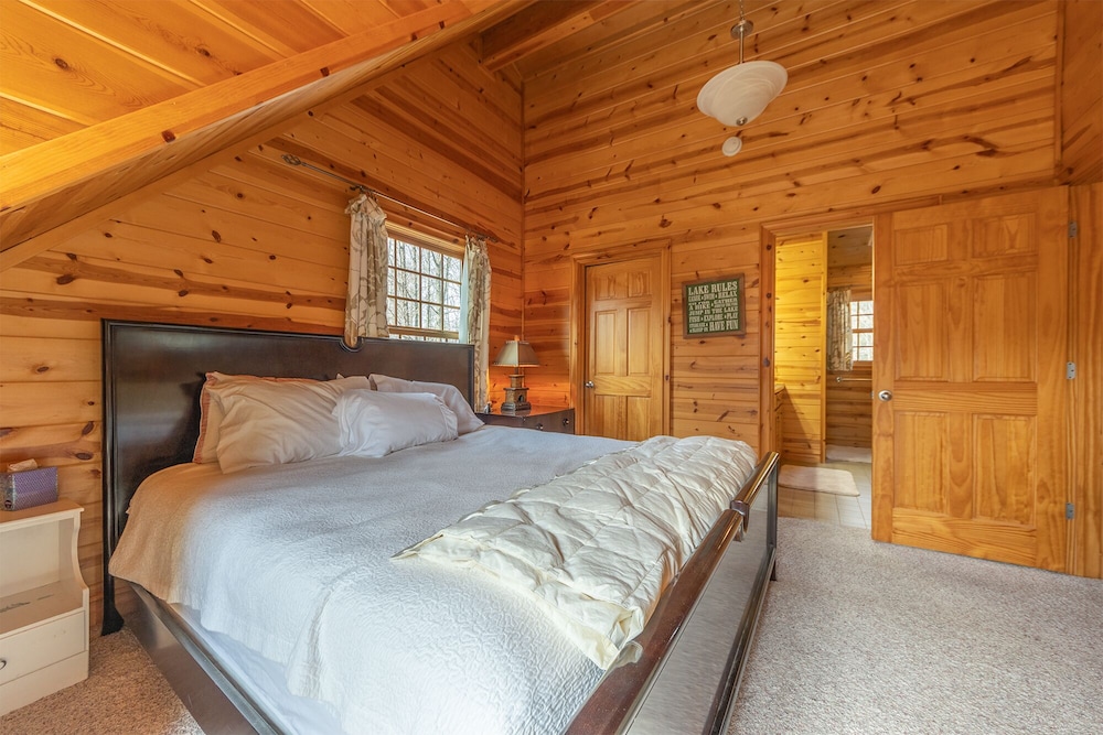 The Great Escape - Cabin With Shared Pool Access - Saugatuck, MI