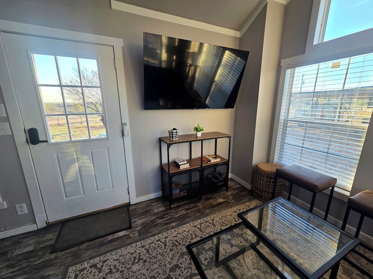 Cozy Timy House 1-bedroom, 2-loft Cabin In With Full Bath And Kitchen On A Farm! - Texas