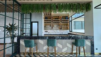 Bar junto à piscina