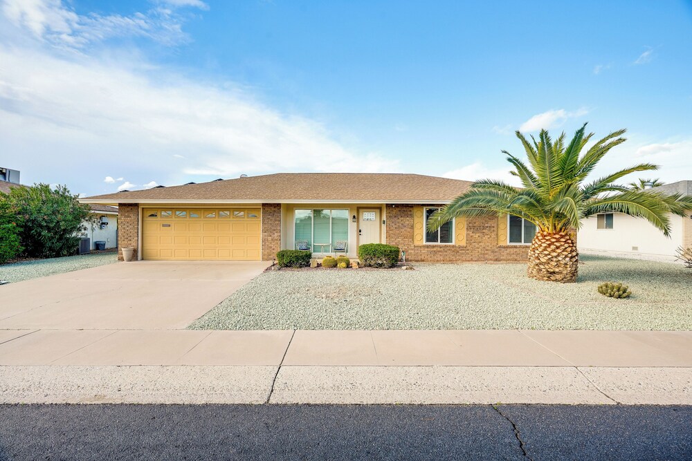 Sun Valley Home W/ Screened Porch & Gas Grill! - Glendale, AZ