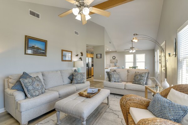 Galveston Getaway: Spacious Home < 1 Mi To Beaches - Galveston