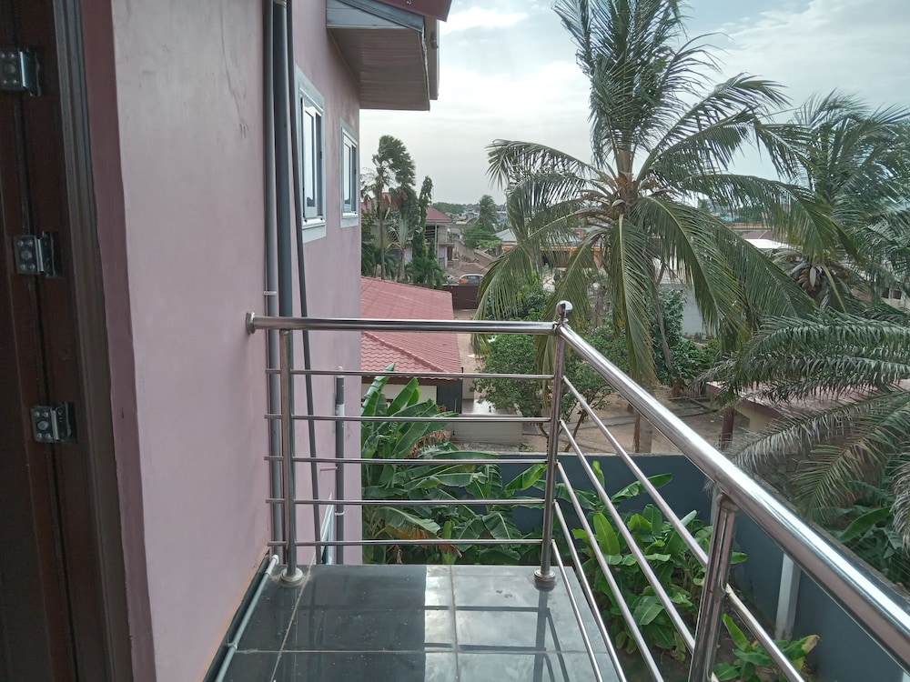 Captivating 1-bed Lodge In Accra - Accra