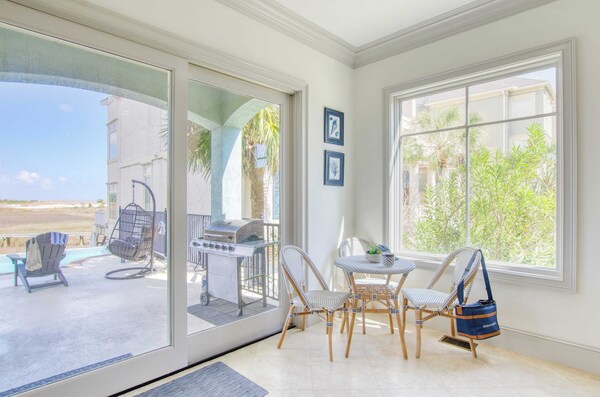 Steps To Beach, Infinity Pool + Hot Tub, Game Room Coastal Marsh By Avantstay - Hilton Head Island, SC