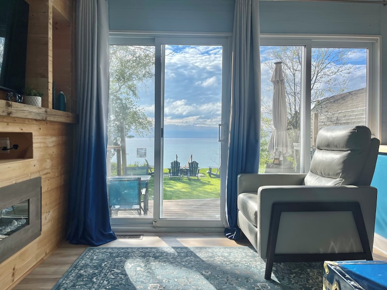 Peaceful, Warm And Cozy Cottage Retreat On Lake Erie With Fireplace & Fire Pit - Ontario