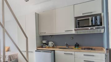 Duplex | Cozinha privada | Frigobar, torradeira, produtos de limpeza