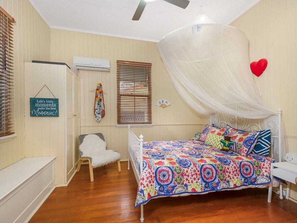 Beautiful House With City Views - Balmoral