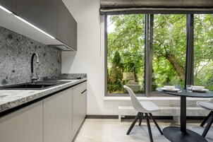 Apartamento Standard | Sala de estar | Smart TV de 50 polegadas com canais por cabo 